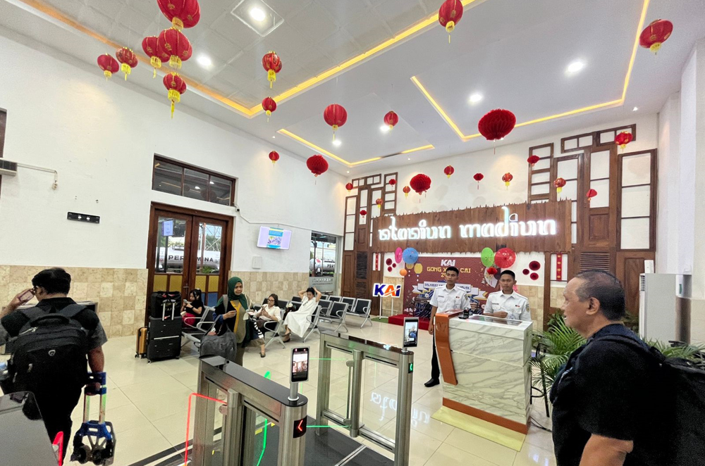 Wow…! Daop 7 Madiun Hadirkan Dekorasi & Ornamen Khas Imlek ... Wow…! Daop 7 Madiun Hadirkan Dekorasi & Ornamen Khas Imlek ...